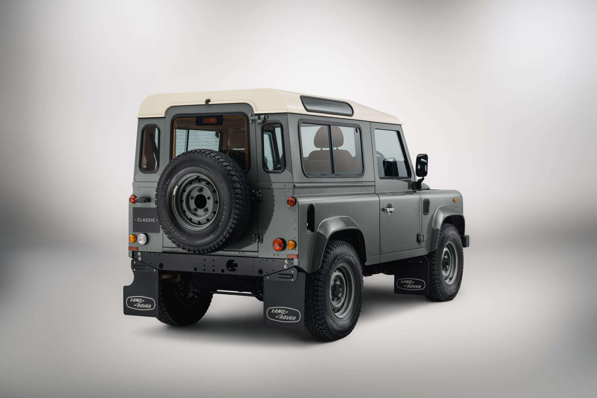 Land Rover Classic introduceert exclusieve Classic Defender Works V8 ...