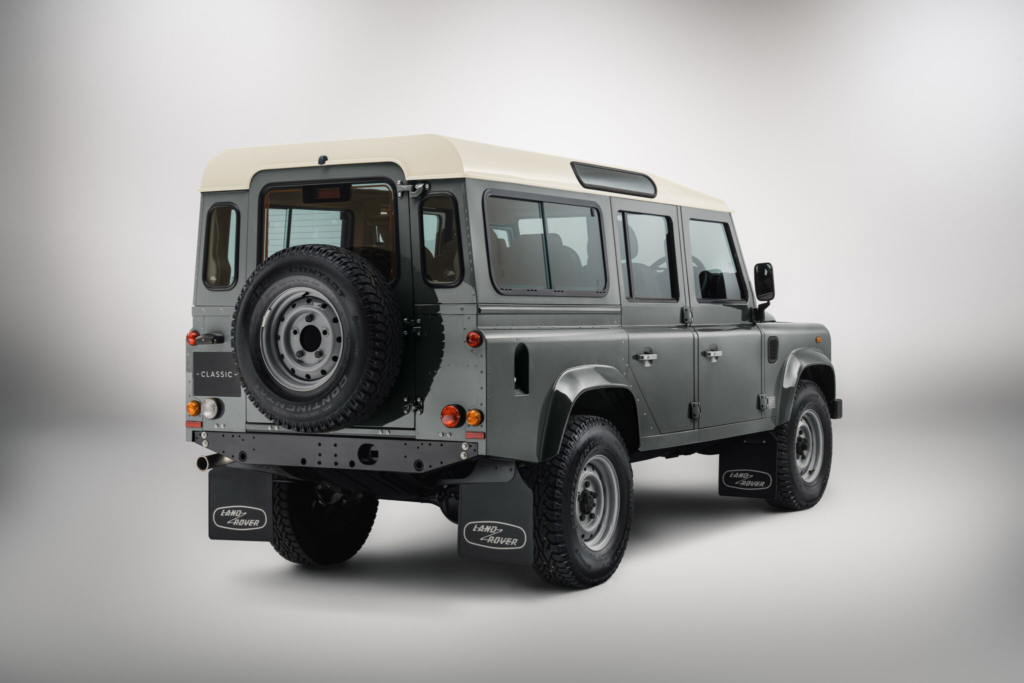 Land Rover Classic introduceert exclusieve Classic Defender Works V8 ...